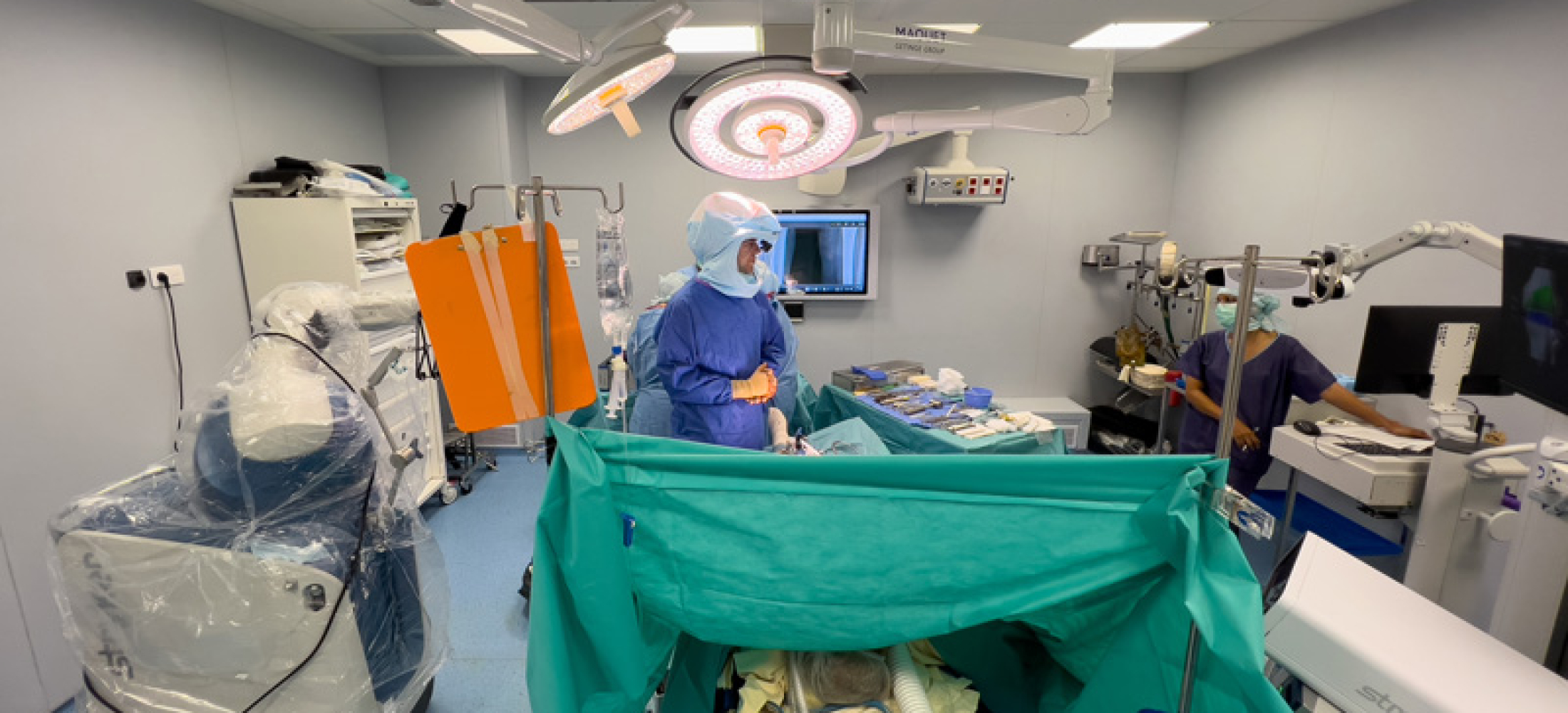 La chirurgie orthopédique assistée par bras robotisé Mako à la ...